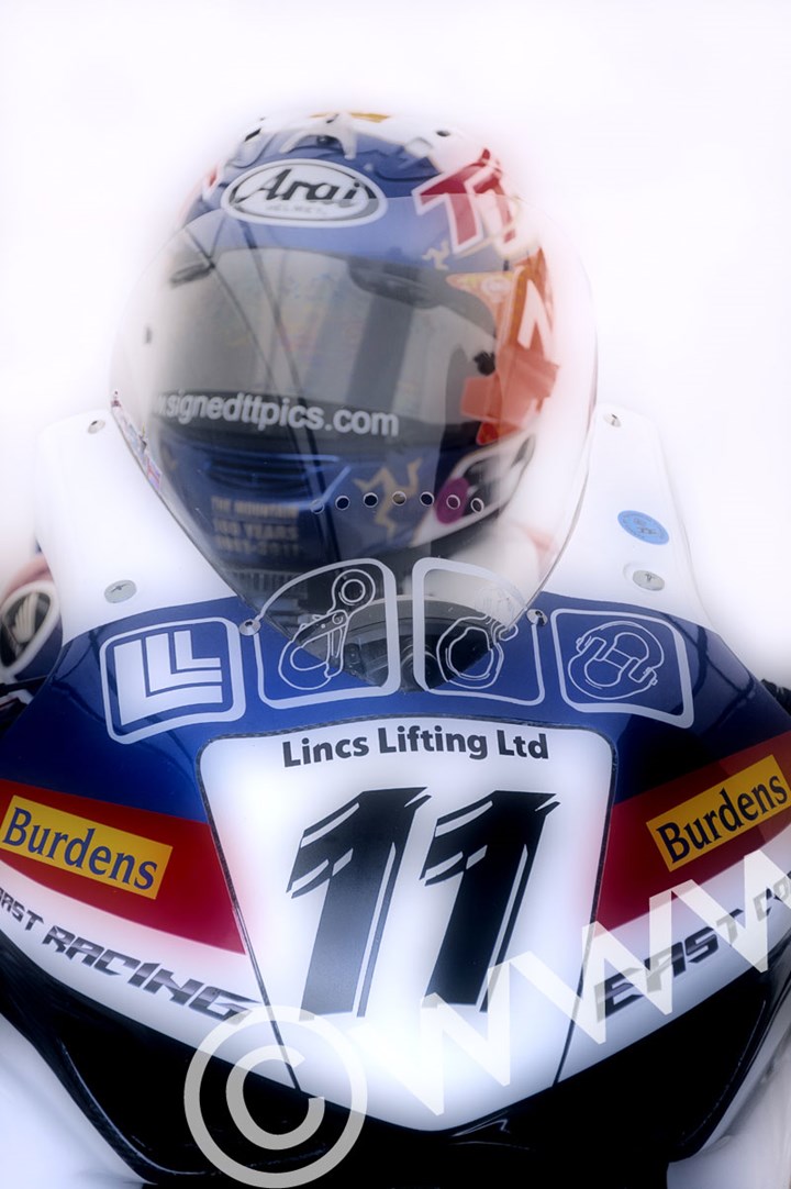 Gary Johnson TT 2011 in the pits. : Duke Video