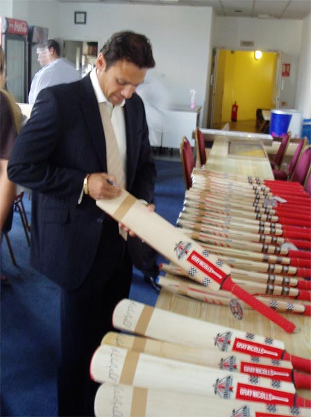 Mark Ramprakash 100 Centuries Presentation Bat : Duke Video